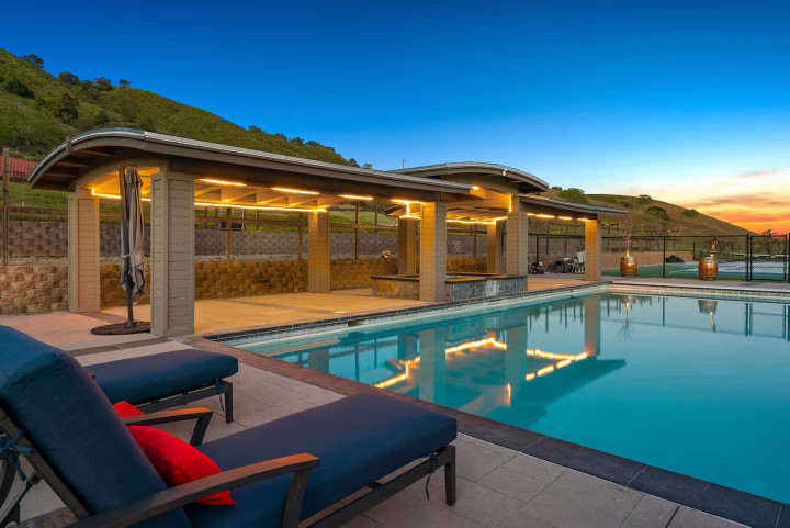 Welcome To Your Wineries Retreat - Tuscany Villa - Gilroy, CA