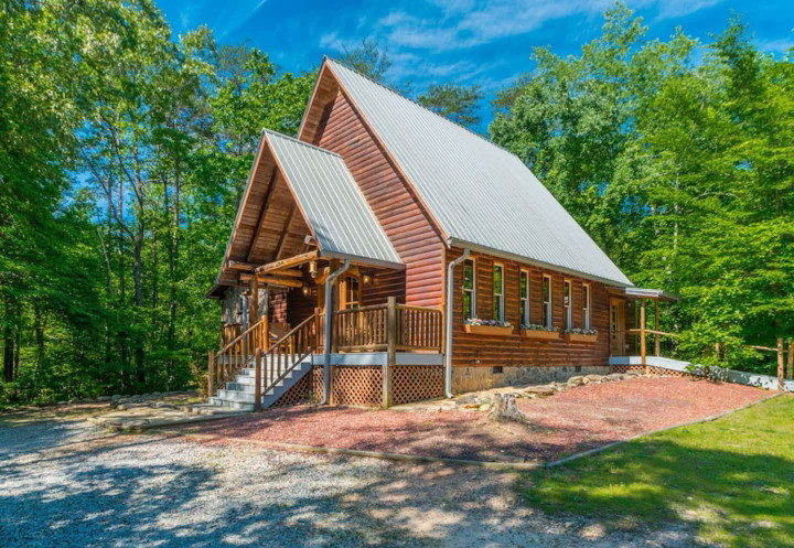 Serenity Cabin Jacuzzi Tub, Hot Tub, Fire Pit - Clermont, GA