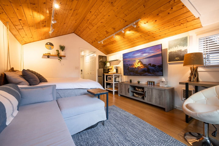 West Seattle Driftwood Cottage | Coffee & Bars - Seattle, WA