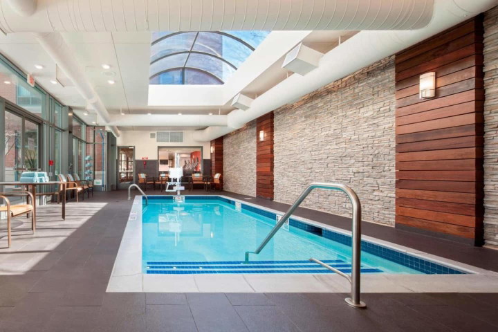 King Bed | Indoor Pool. Gym. Shuttle Service - Boston, MA