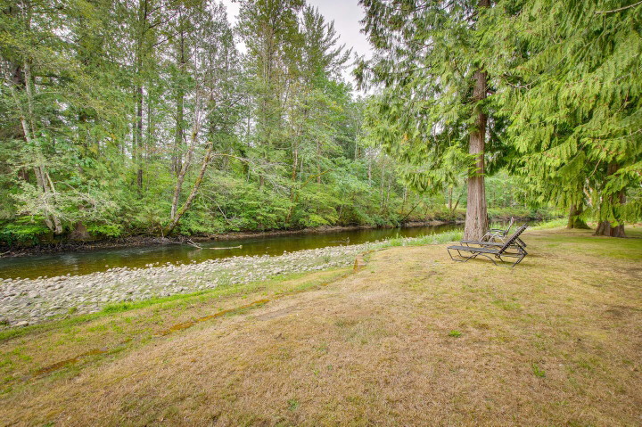 Hot Tub, 4 Mi To Wallace Falls: Riverfront Retreat - Gold Bar, WA