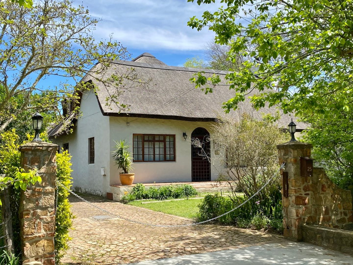 Spacious Greyton Home With Pool & Mountain Views - Greyton