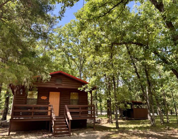 Oak View | 1br Cabin W/ Private Hot Tub - Hochatown, OK