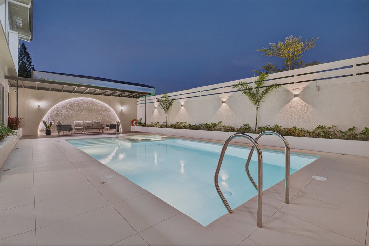 2-storey With Pool | King Bed | 3 Mins To Rotonda - Amadeo