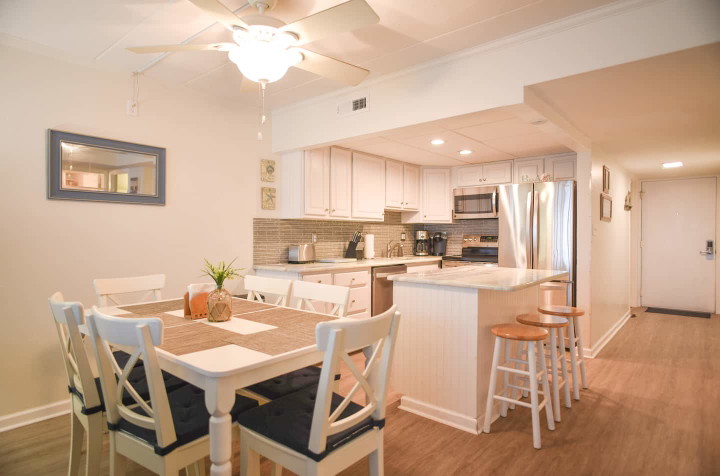 Direct Oceanfront, Mid-town, Updated & Spacious 1st Floor - Walk Off To Beach - Maryland (State)