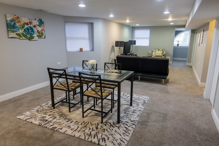 Cozy 2br/1ba Garden Apartment Near Lincoln Square - Evanston, IL