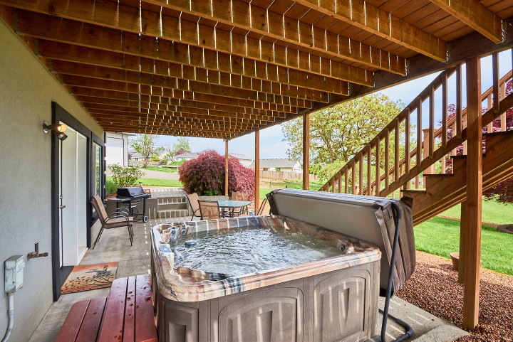 Hazelwood Haven: Private Guest Suite W/ Hot Tub - Newberg, OR