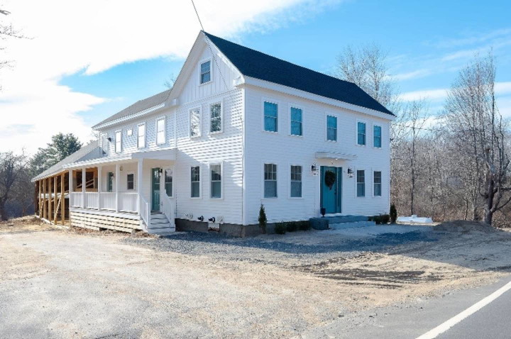 Remodeled 2 Bedroom Unit In A 1790 Farmhouse! - Dover, NH
