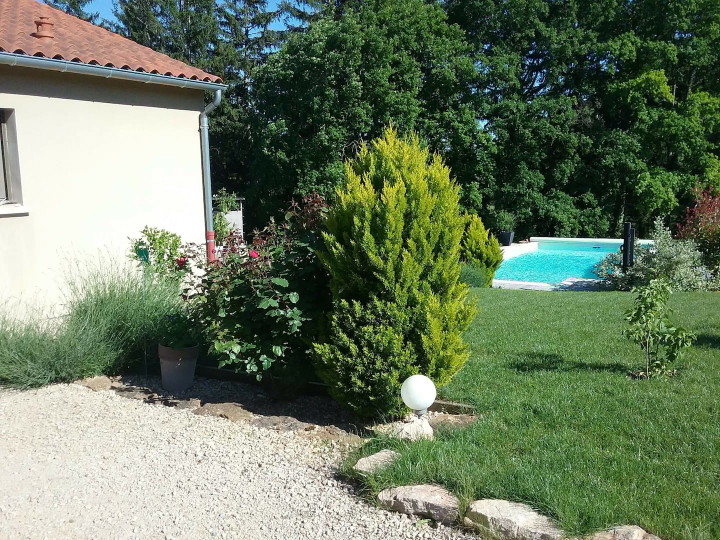 Chambre Dans Maison Avec Piscine. 
Hauts De Cluny. - Cluny