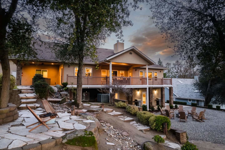 Bollinger Villa |Sleeps 22| Ev| Hot Tub| Fire Pit - Oakhurst, CA