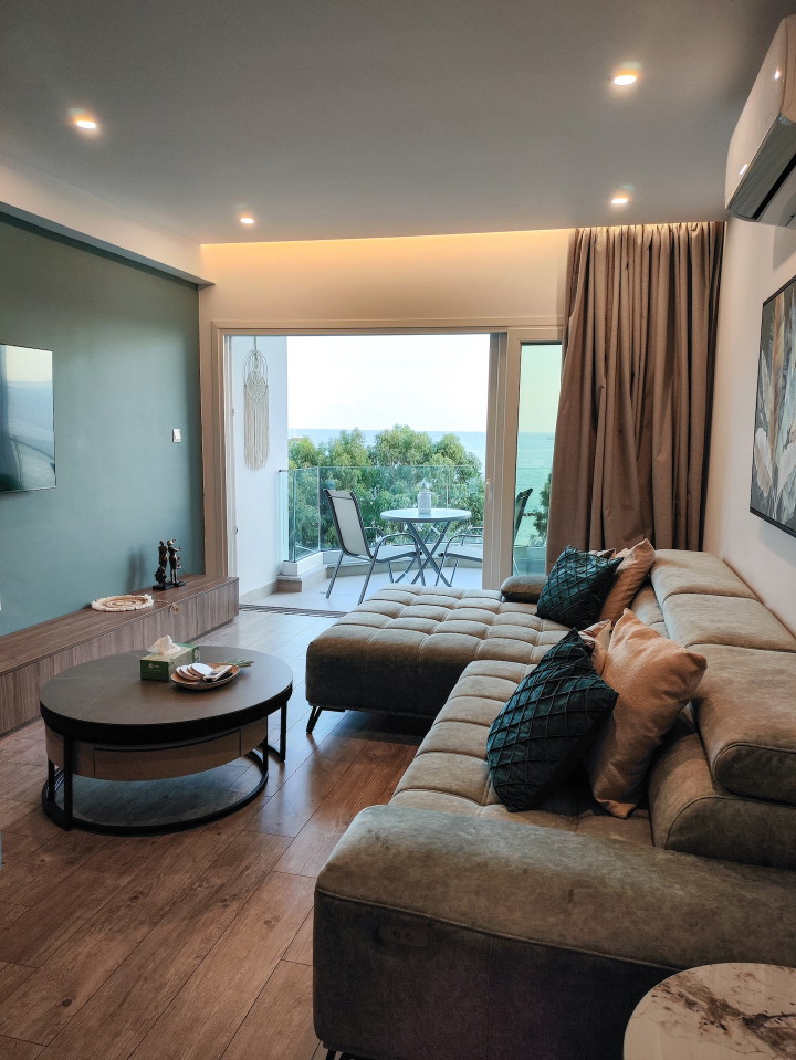 Azure Gem - Stunning Seaside Apartment - Limassol