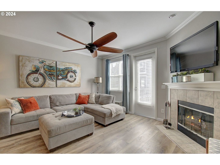 Luxury Waterfront Townhouse - Portland, OR