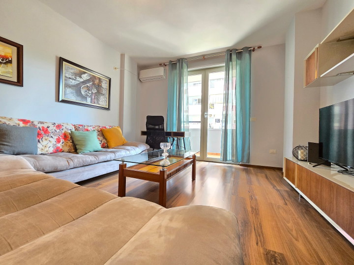Appartement Confortable Dans Le Quartier De Bllok - Tirana