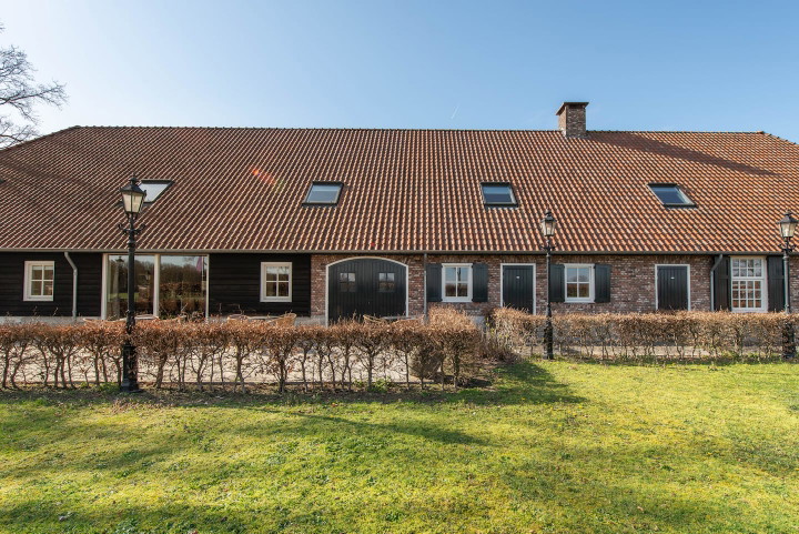 Large Rural Holiday Home With 14 Rooms - Eersel