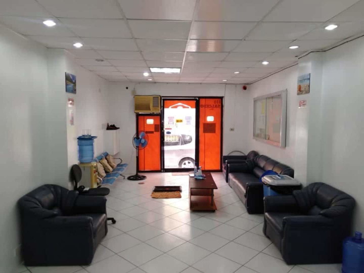 Entire 2nd Floor Apartment In Front Of Robinsons Xentro Mall - Vigan