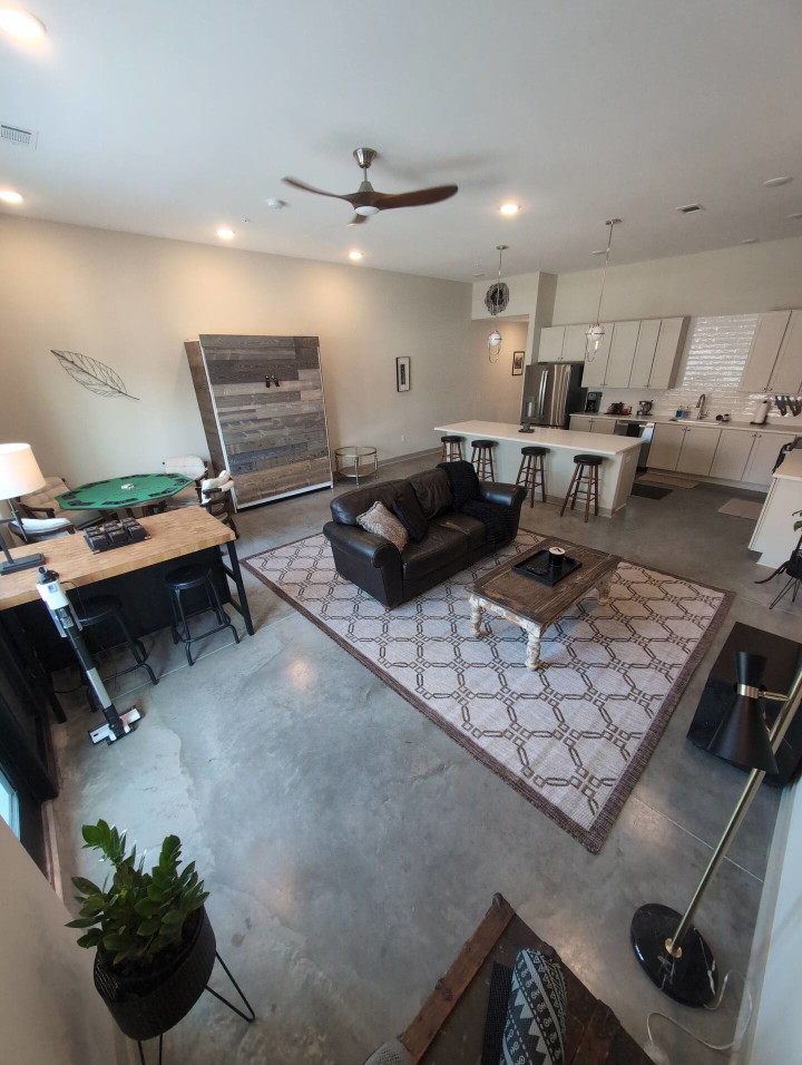 Onyx Suite - New 2 Bdrm/2bath Near Downtown! - Lawrence, KS