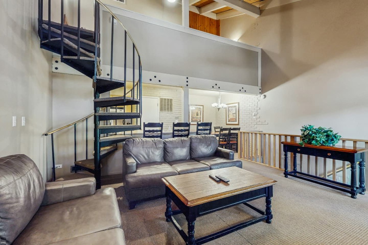 Lakeside Living With Wonderful Amenities & Activit - South Lake Tahoe, CA