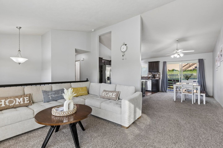 Wood Valley Retreat | 4 Beds| Free Wifi & Parking - Omaha, NE