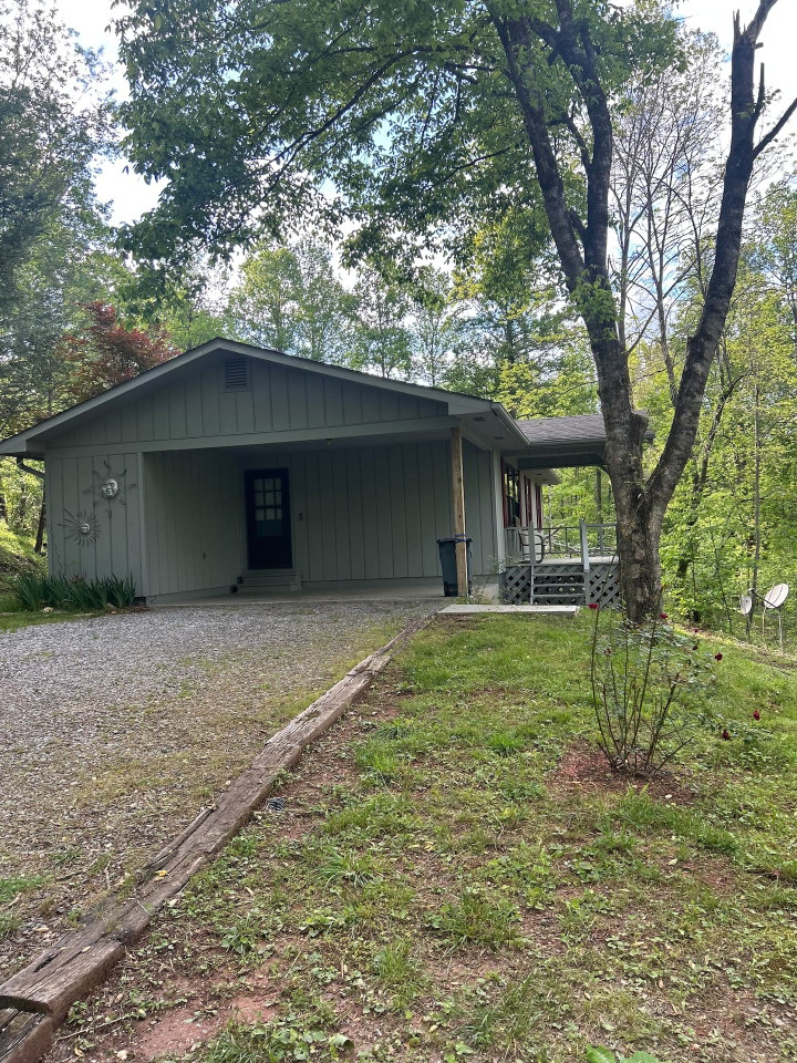 Home Near Yh College, Crane Creek Vineyards, Lake - Young Harris, GA