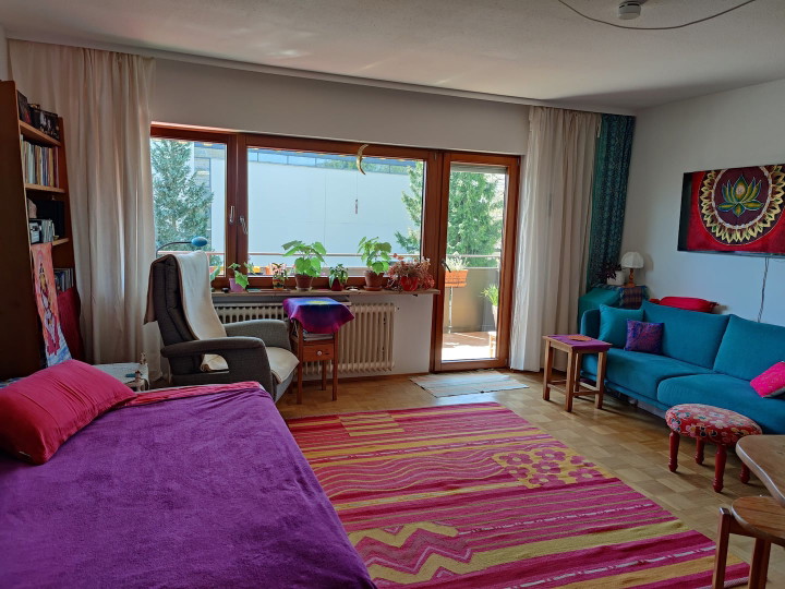 Zimmer Türkis Mit Balkon In Wohnung - Konstanz