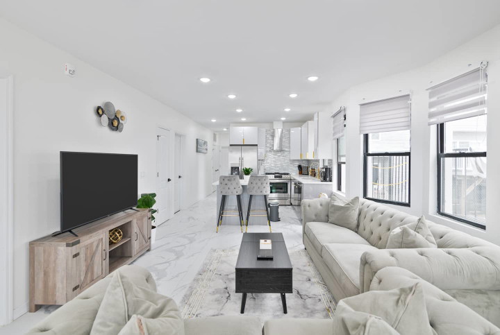 Nyc Riverfront White Marble Sanctuary Free Parking - Woodside - Queens NY