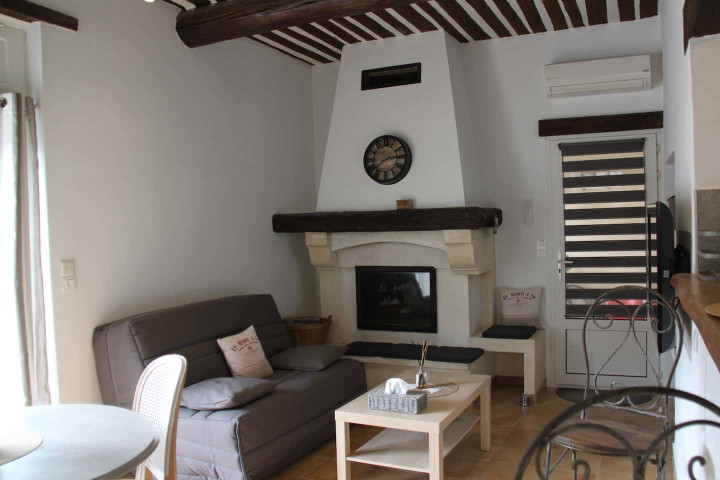 Xv: Charm & Sweetness In The Heart Of The Luberon - Ménerbes
