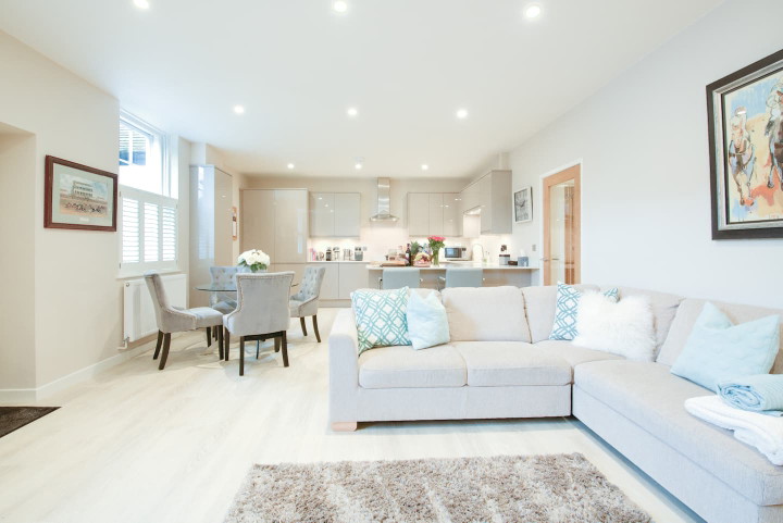 Elegant Epsom Flat In Period Building - Epsom