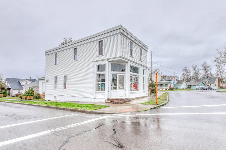 White Corner Inn - Silverton, OR