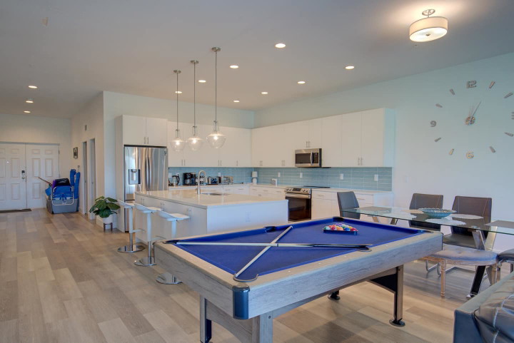 Penthouse,intercoastal, 3/3 Views/heated Pool - Madeira Beach, FL