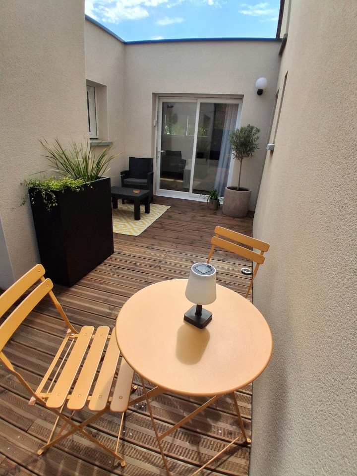 Maison Plein Pied Avec Patio Et Jardin, Proche Zoo - France