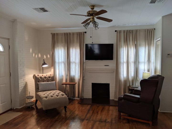Charming, Renovated 1917 Cottage - Lake Wales, FL