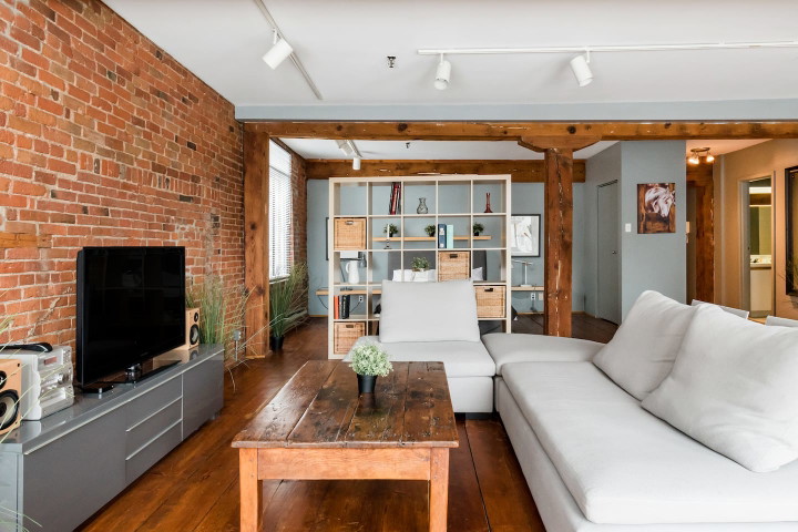 Rustic Industrial Loft In Historical Building - Montreal
