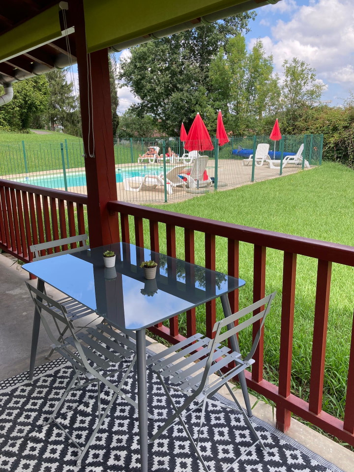 Petit  Appartement  20m2  Dans Rés Avec Piscine - Espelette