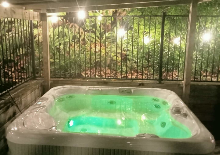 Soak & Unwind: Hot Tub At Highviews - Paihia