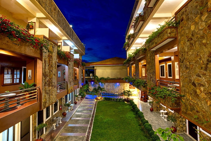 La Casa Española 2-bedroom Complete Unit - Kalibo
