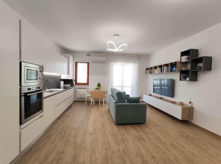 "La Maison Des Livres" (The House Of Books) - Lanciano