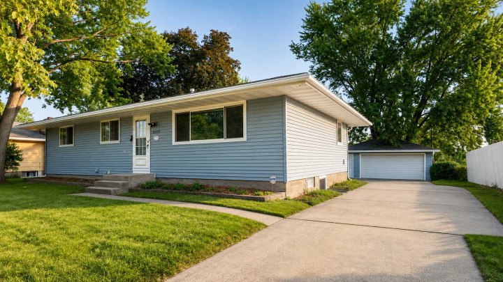 ️5br Group House - Brooklyn Center - Sleeps 10 - Maple Grove, MN