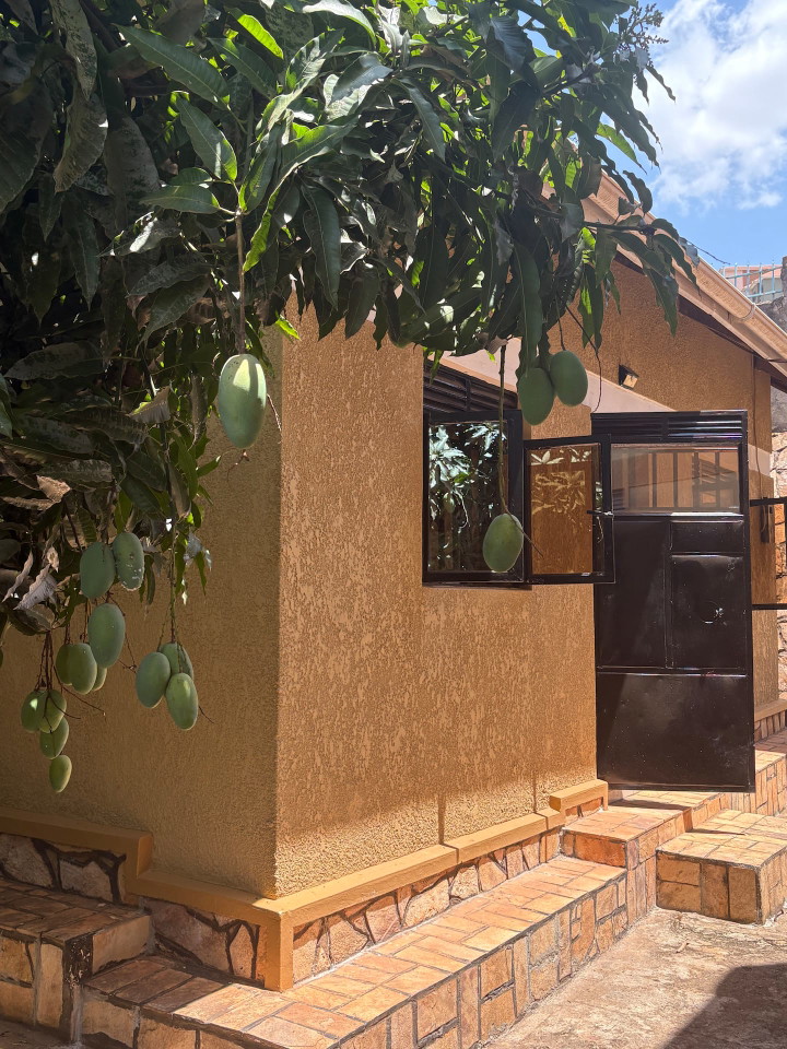 Cozy Private Nest, Fast Wi-fi, Secure Stay - Kampala