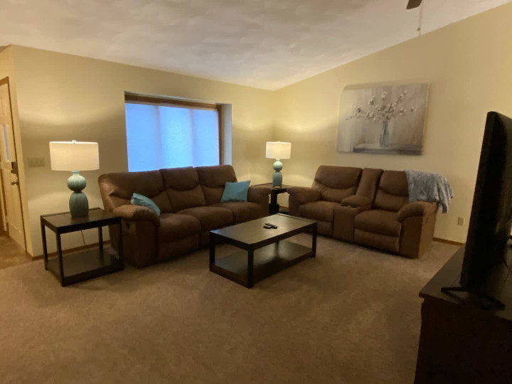 Comfortable Townhouse Off I-41 With King Bed! - Appleton, WI