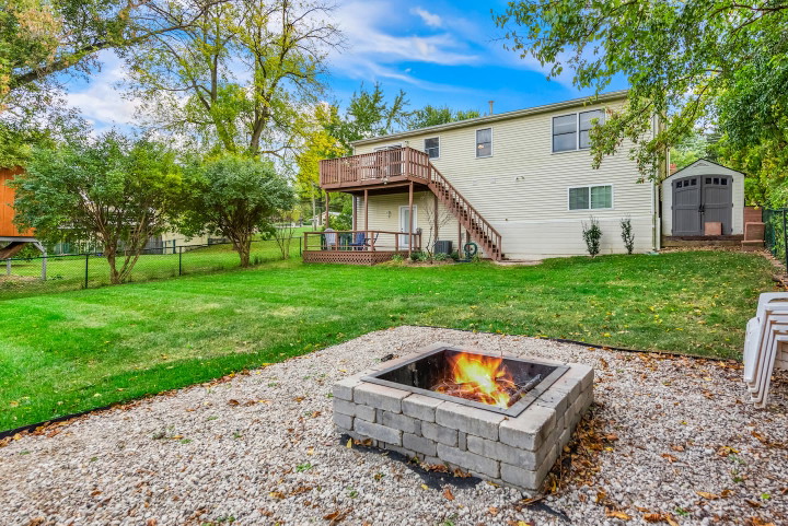 Spacious 3 Bedroom - Crystal Lake, IL