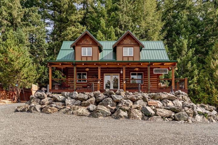 Terra's Touch Creekside Getaway - Lake Cowichan