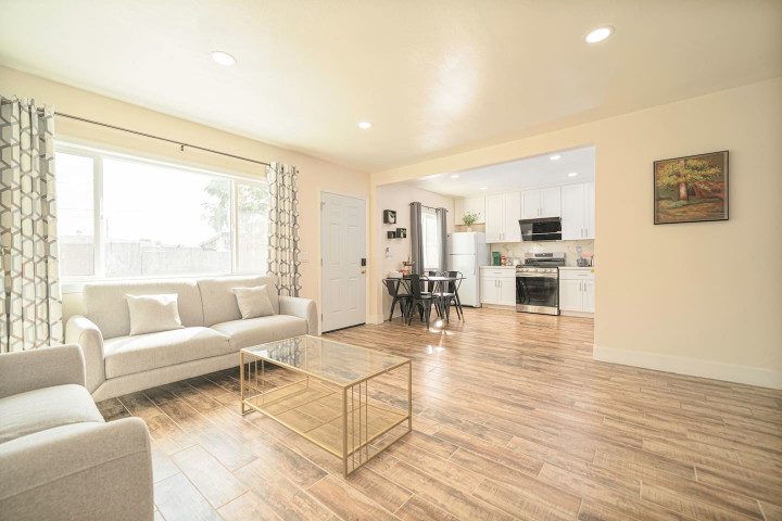 Gated& Clean Guesthouse - El Monte, CA
