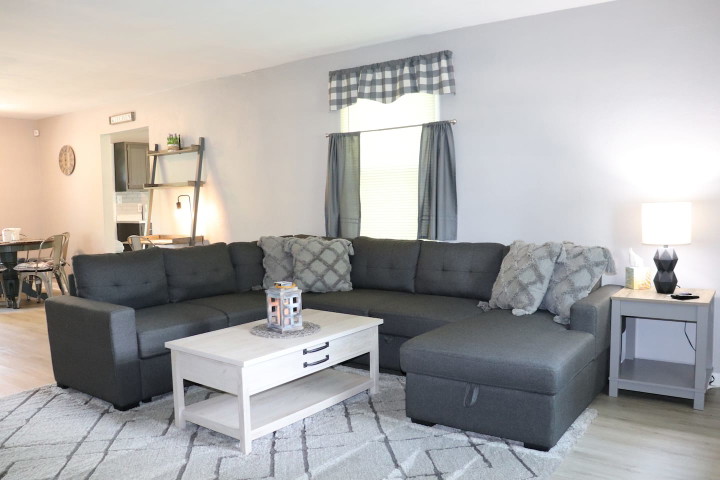 No Stairs Rustic Farmhouse Apt King Beds/fast Wifi - Oswego, IL