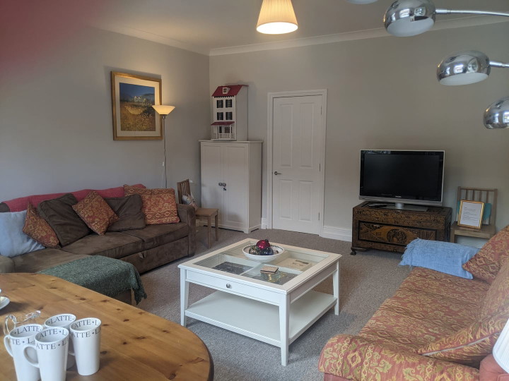 Very Spacious 3-bedroom, 2 Bathroom Maisonette - 七橡樹