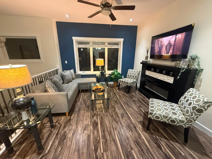 3brm/2br Park Front And Family Oriented House - Canada