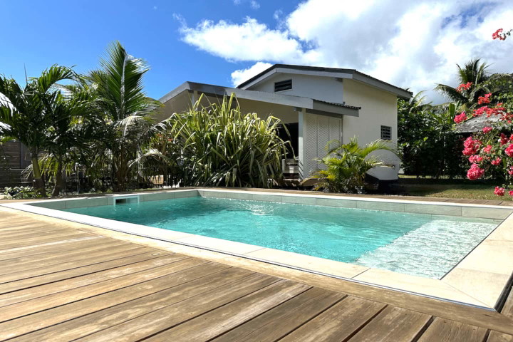 Kayanui Bungalow In Tiahura - Sea & Pool Access - French Polynesia