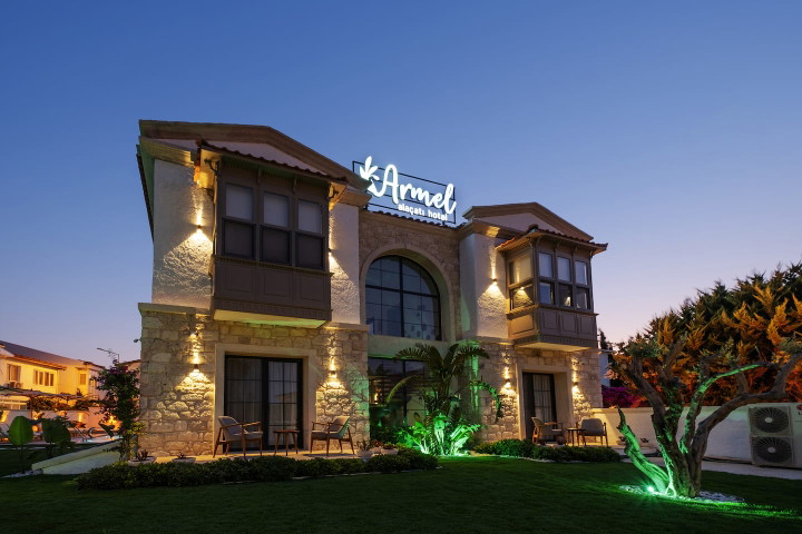 Alaçatı-isıtmalı Havuzlu-deluxe Teraslı Otel Odası - Alaçatı