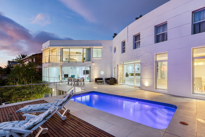 Luxury Hutchinson Villa - Camps Bay