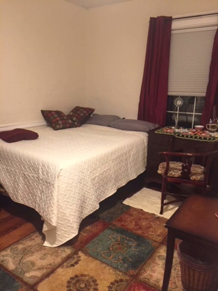 Rm For 1-2, Newton/boston: Weekly/monthly Discount - Newton, MA