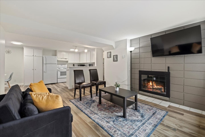 Garden View One Bedroom Apartment #C In Redmond - Redmond, WA